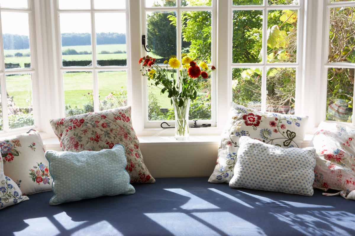 How to Create a Beautiful Yet Functional Bay Window Seat | Universal ...
